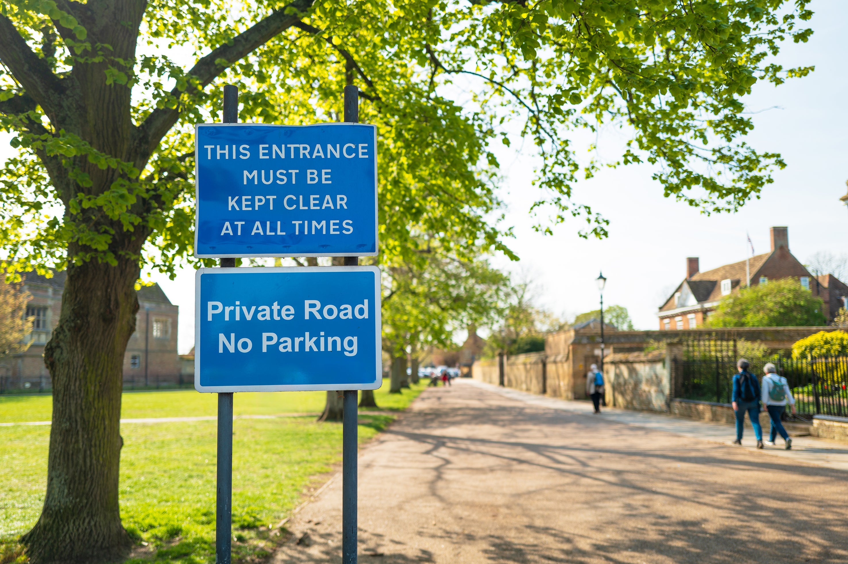 Do Private Roads Need to be Properly Signed? – Start Safety UK