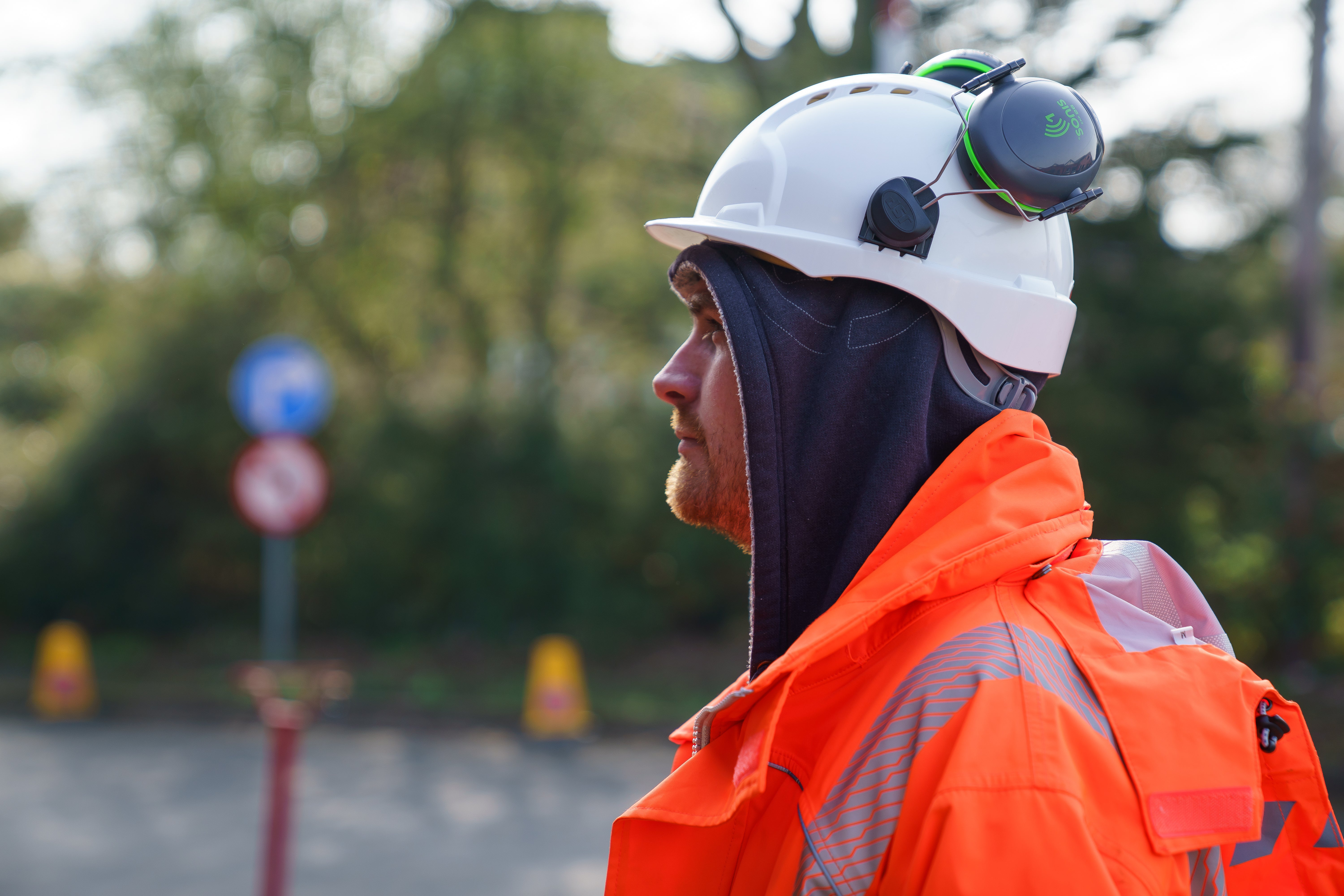 Why You Should Never Wear A Hoodie Under A Hard Hat | Start Safety UK